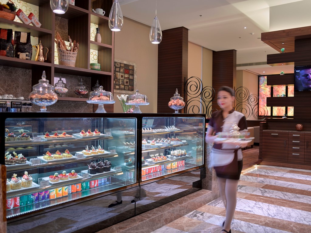 40% discount-Pastry Combo deal La Patisserie Ramee Rose Tea Coffee ...